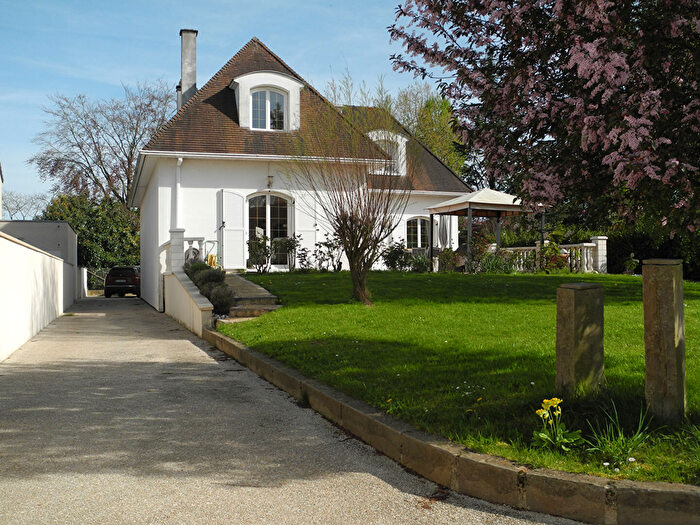 Maison à vendre - Magny-les-Hameaux - 7 pièces - 5 chambres