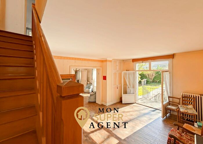 Maison à vendre - Melun, Rive de Seine, Sud - 7 pièces - 5 chambres