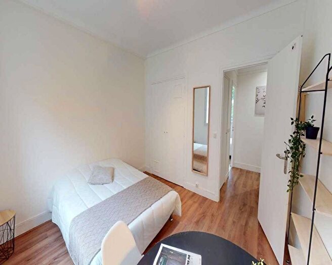 Appartement à louer - Clichy-Batignolles, Paris ème arrondissement - 3 pièces - 5 chambres