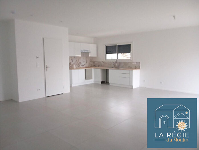 Maison à louer - La Bâtie-Montgascon - 4 pièces - 3 chambres