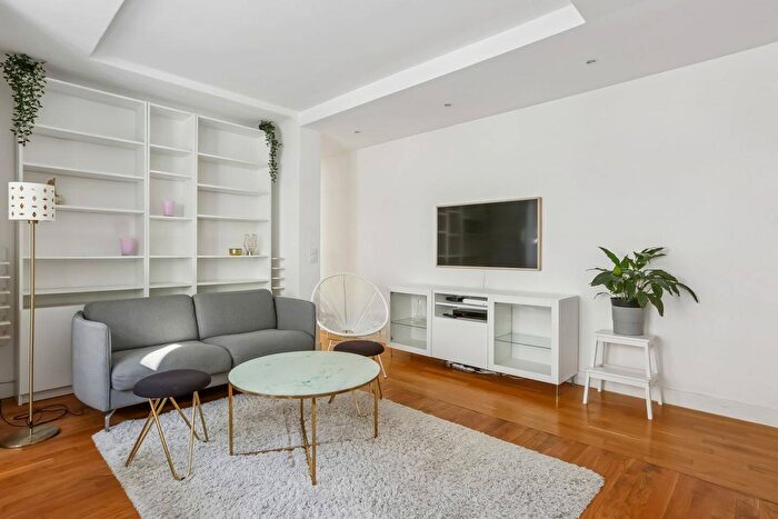 Appartement à louer - Dupleix-Motte Picquet, Paris ème - 3 pièces - 2 chambres