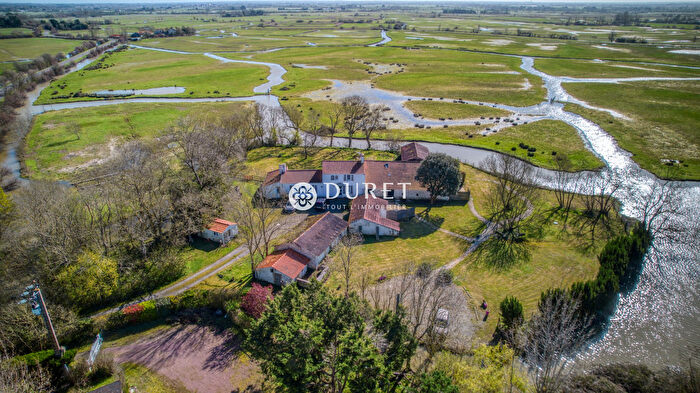 Maison à vendre - Sallertaine - 11 pièces - 9 chambres