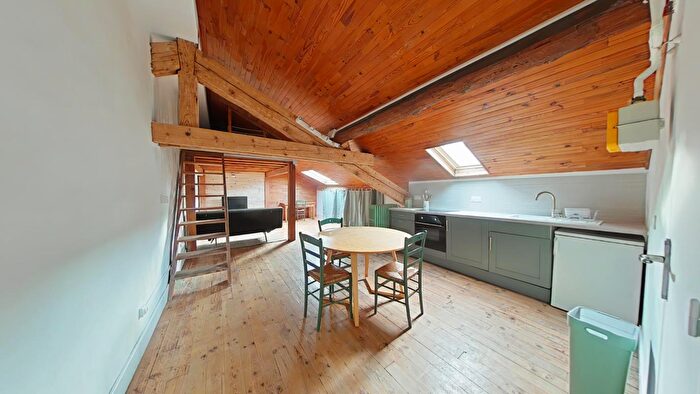 Appartement à louer - Saint-Étienne, Solaure, Croix de lOrme, Le Mont, La Jomayère - 1 pièce