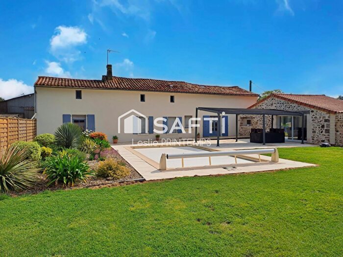 Maison à vendre - Saint-Maixent-de-Beugné - 7 pièces - 5 chambres