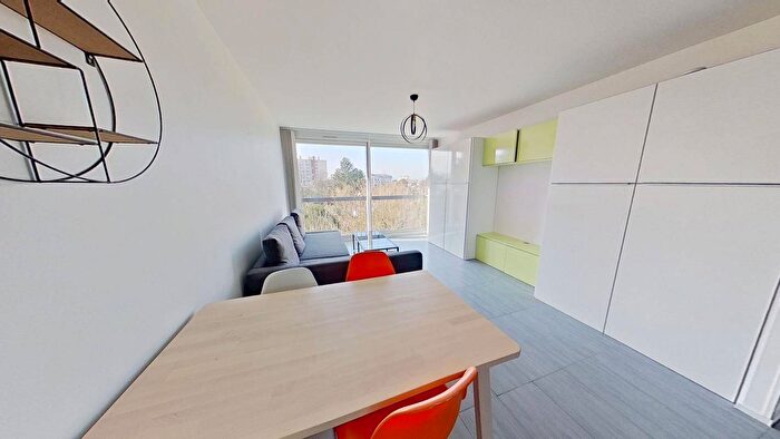 Appartement à louer - Pasteur Margnolles, Caluire-et-Cuire - 3 pièces - 2 chambres