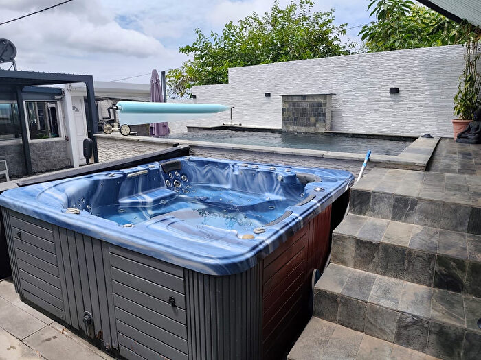 Maison à vendre - Le Tampon, Onzième, Douzième - 5 pièces - 4 chambres