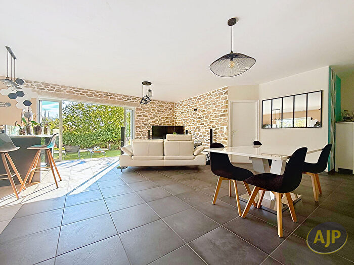 Maison 5 pièces à Sainte-Pazanne, à vendre