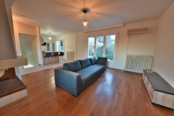 Maison à louer - Brive-la-Gaillarde, Pont de La Bouvie, Gaubre, Estavel, Tujac - 5 pièces - 3 chambres