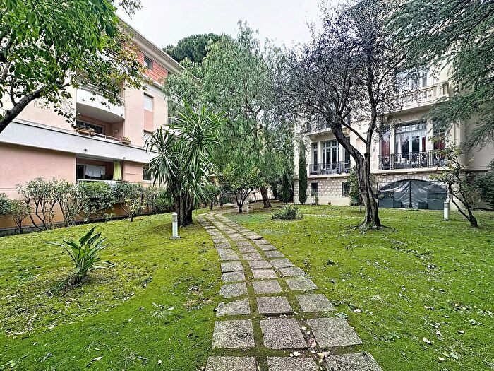 Appartement à louer - Cannes, Carnot - 2 pièces - 1 chambre