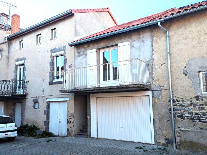 Maison à louer - Saint-Bonnet-près-Riom - 5 pièces - 4 chambres