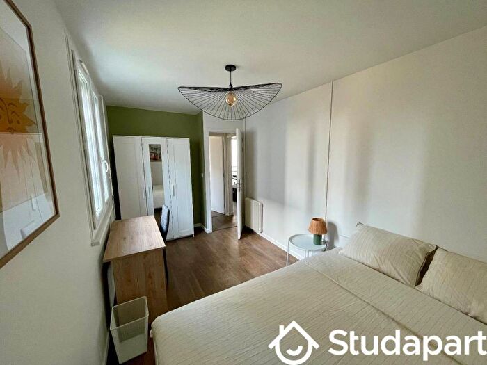 Appartement à louer - Bourgogne-Pasteur, Orléans - 1 pièce - 4 chambres