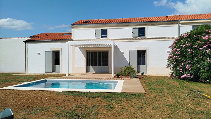 Maison à vendre - Saint-Laurent-de-la-Prée - 6 pièces - 4 chambres