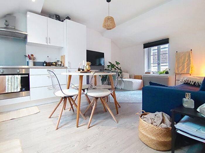 Appartement à louer - Orléans, Carmes - 2 pièces - 1 chambre