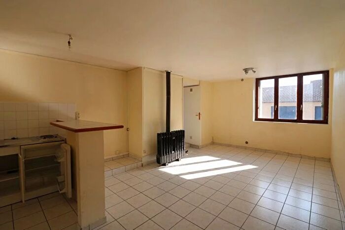 Appartement à louer - Saint-Pierre-le-Moûtier - 2 pièces - 1 chambre
