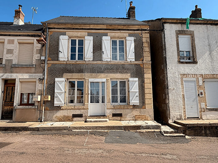 Saint-Aubin-les-Forges : Maison 5 pièces à vendre