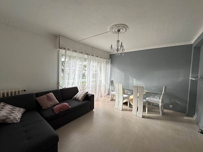 Appartement à louer - La Corniche-Frot-Saint Faron-Clémenceau, Meaux - 3 pièces - 2 chambres