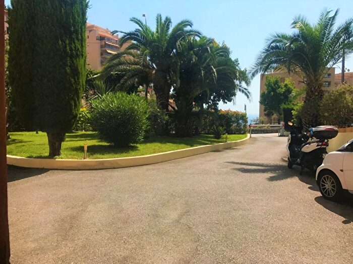 Appartement à louer - Supérieur, Beausoleil - 1 pièce