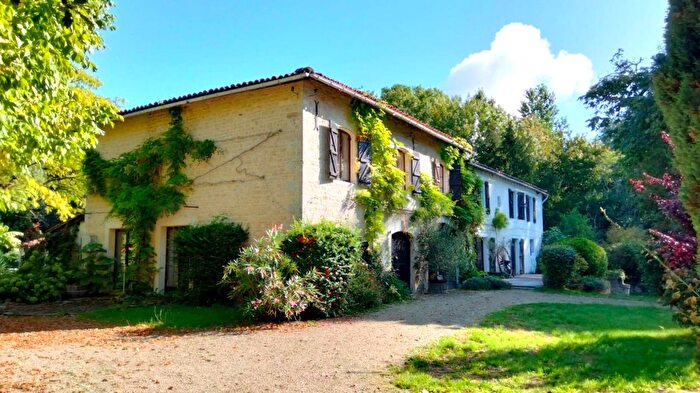 Maison à vendre - Saint-Fraigne - 13 pièces - 8 chambres