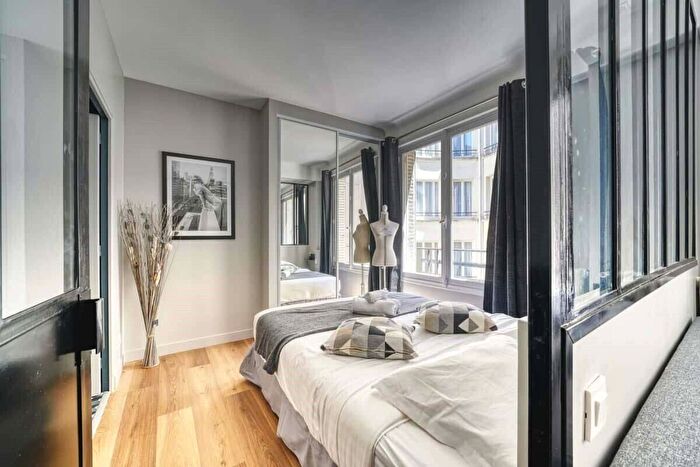 Appartement à louer - Elysées-Madeleine, Paris ème arrondissement - 2 pièces - 1 chambre