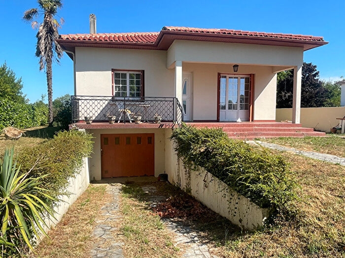 Maison à vendre - Boé - 4 pièces - 3 chambres