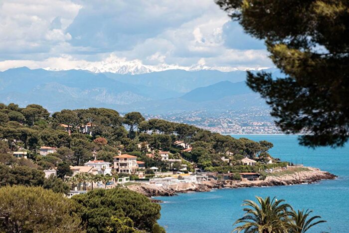 Maison à vendre - Antibes, Juan-les-Pins, Le Cap - 6 pièces - 4 chambres