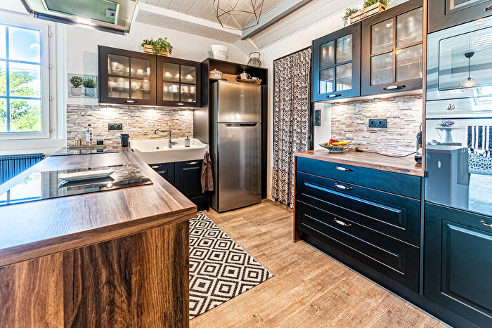 Appartement à vendre - Saint-Nazaire-les-Eymes - 4 pièces - 3 chambres