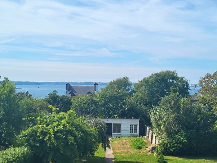 Maison à vendre - Lanvéoc - 8 pièces - 4 chambres