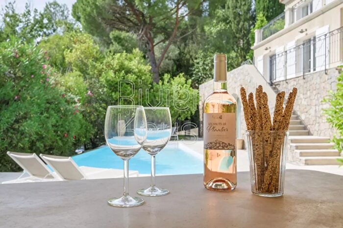 Maison à vendre - Mougins, Le Colombier, Colombe, Cabrières, Le Bordé - 8 pièces - 5 chambres