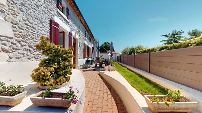 Maison à vendre - Pons - 9 pièces - 4 chambres