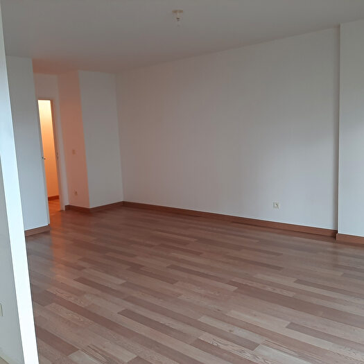 Appartement à vendre - Saint-Berthevin - 4 pièces - 3 chambres