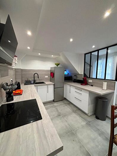 Maison à louer - Berre-les-Alpes - 3 pièces - 2 chambres