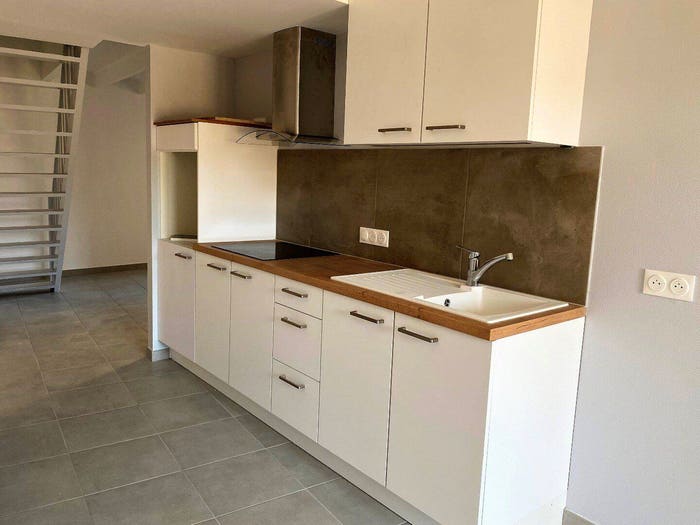 Maison 2 pièces à louer à Houlette
