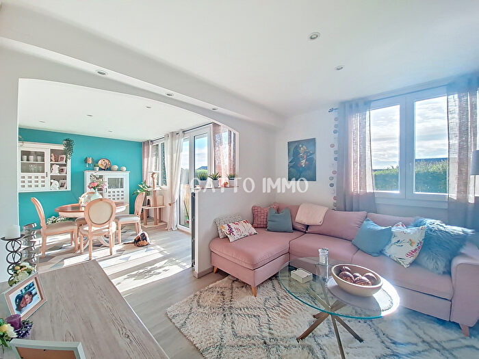 Appartement à vendre - Saint-Avold - 5 pièces - 3 chambres