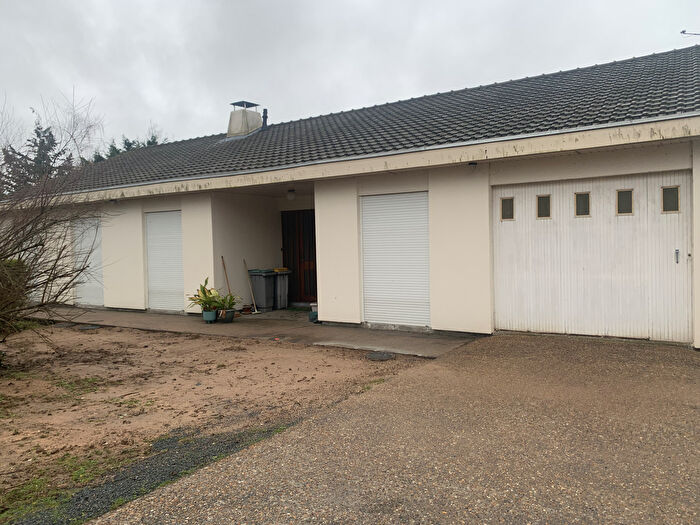 Maison à vendre - Nazelles-Négron - 6 pièces - 4 chambres