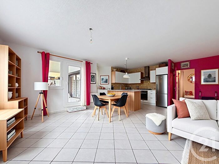 Appartement à vendre - Sathonay-Camp - 3 pièces - 2 chambres