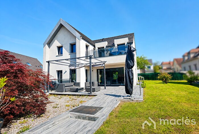 Maison 9 pièces à Baillet-en-France, à vendre