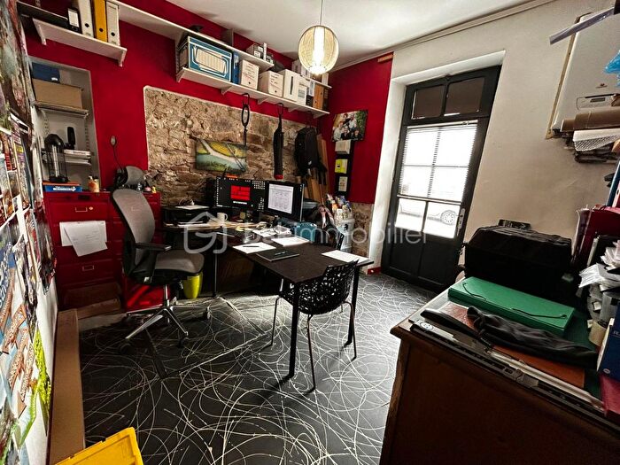 Maison à vendre - Saint-Affrique - 6 pièces - 5 chambres
