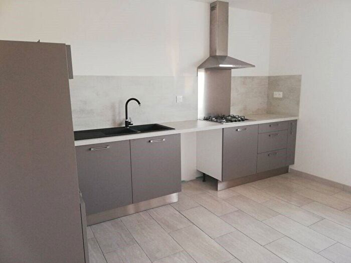 Saint-Saud-Lacoussière : Maison 6 pièces à louer