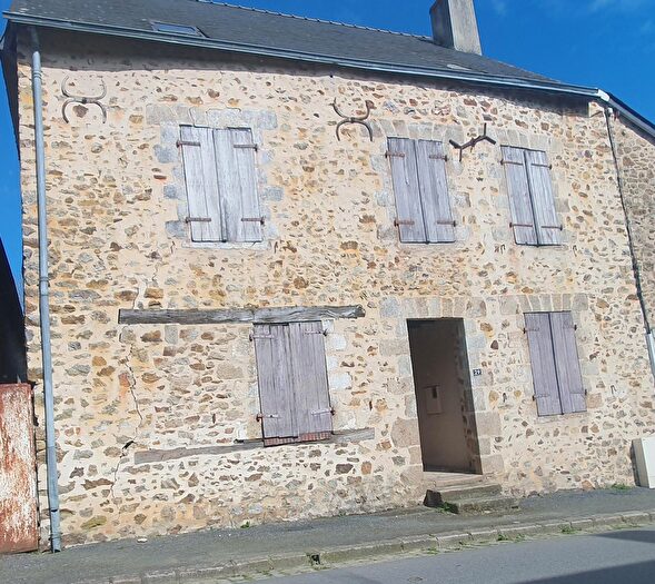 Maison 10 pièces à La Gravelle, à vendre