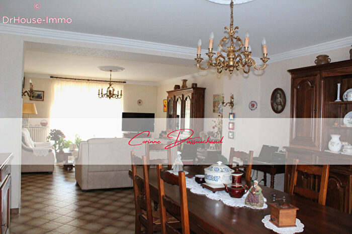 Maison à vendre - Chabanais - 14 pièces - 5 chambres