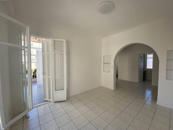 Appartement à louer - Nice - 3 pièces - 2 chambres