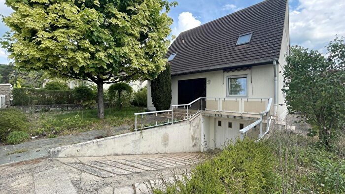 Maison à vendre - Lamorlaye - 6 pièces - 5 chambres