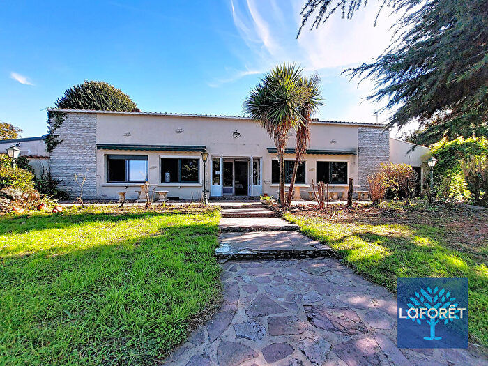 Maison à vendre - Saint-Vincent-Sterlanges - 8 pièces - 4 chambres