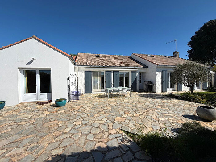 Maison à vendre - Saint-Hilaire-de-Chaléons - 6 pièces - 3 chambres