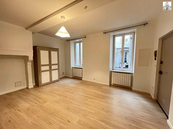 Appartement à louer - Centre Ville, Beaune - 1 pièce