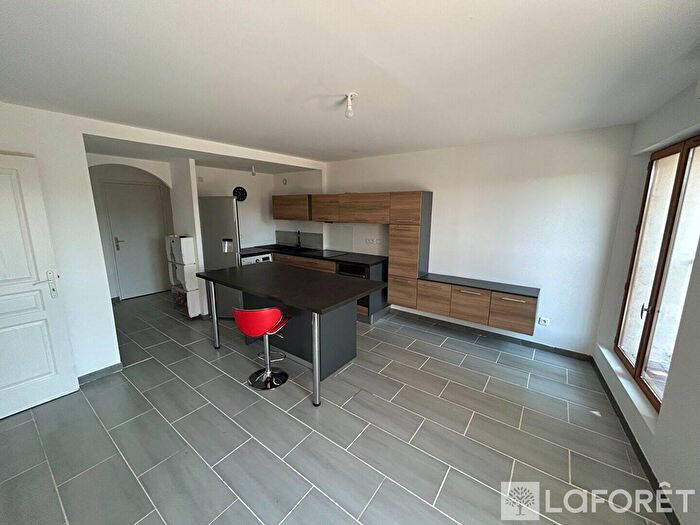 Bagnols-en-Forêt - Appartement 3 pièces à louer