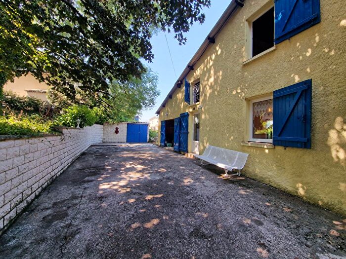 Saint-Pierre-de-Trivisy : Maison 4 pièces à vendre