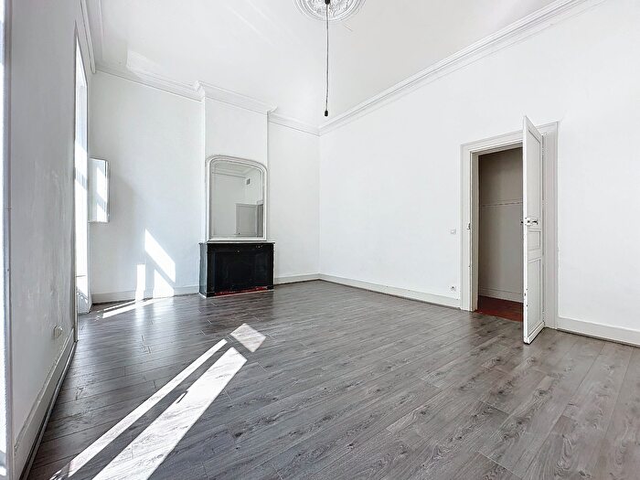 Appartement à louer - Sète, Centre-ville - 6 pièces - 4 chambres