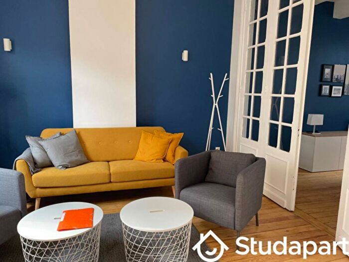 Est, Lens : Appartement 1 pièce à louer