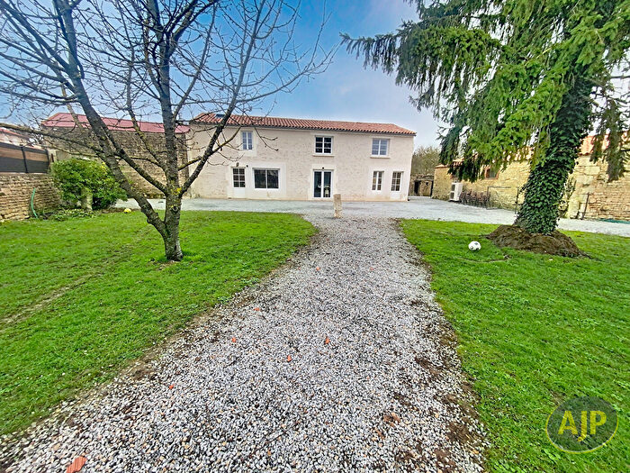 Maison à vendre - Sainte-Gemme-la-Plaine - 4 pièces - 3 chambres